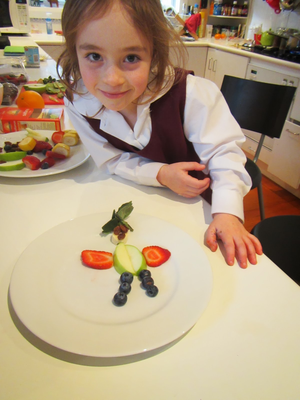 Crafty little people: Fruit faces