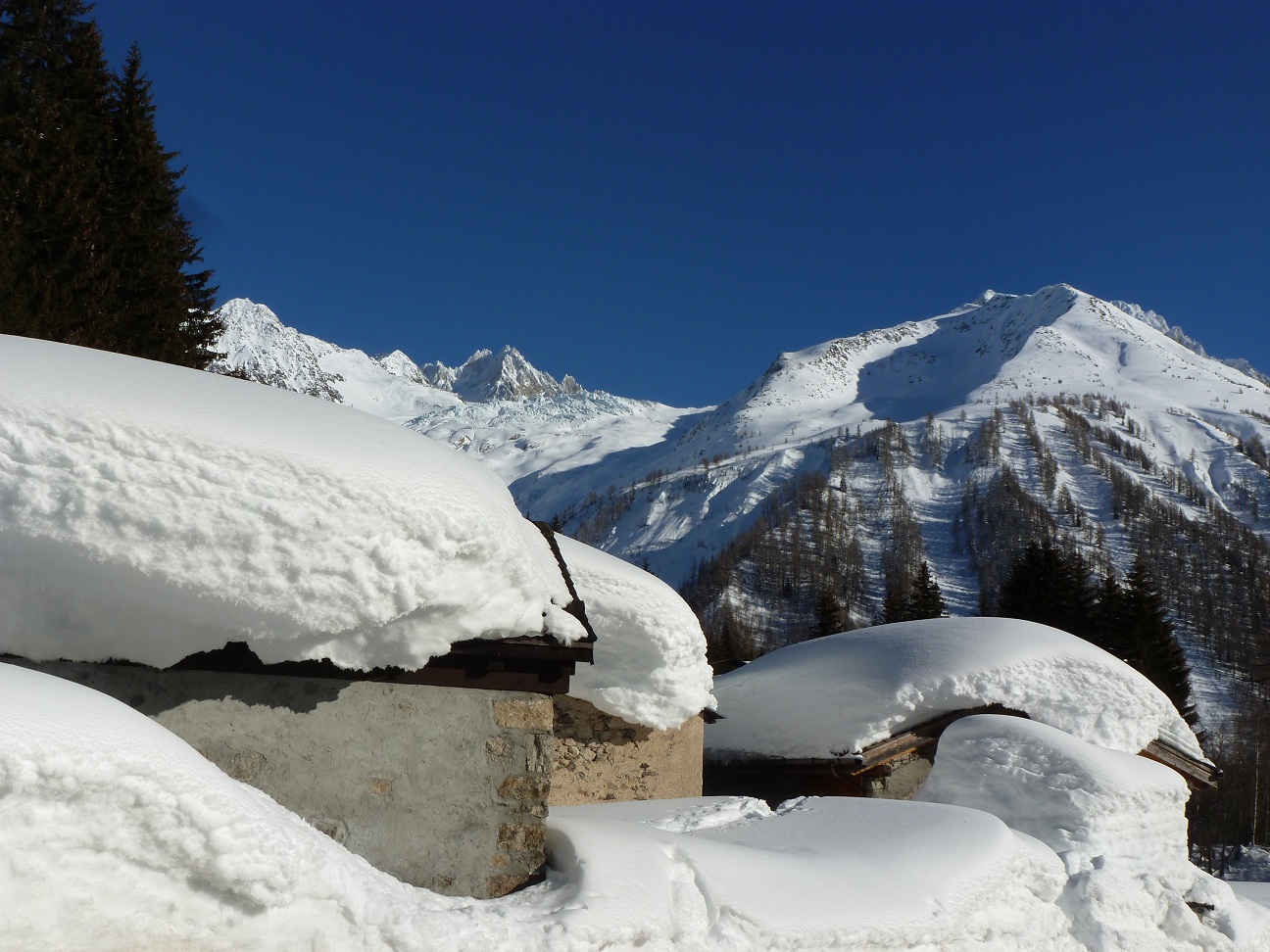Trekking in the Alps and Provence : Massive snowfall in the Alps