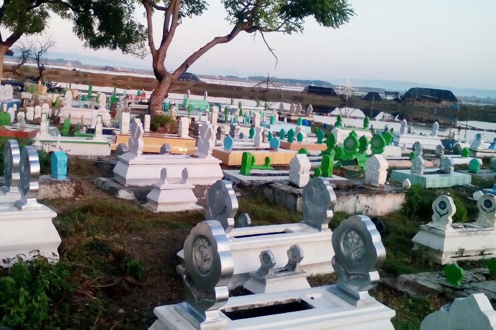 Tentang ‎Maa‬ na’buduhum illaa liyuqorribuunaa ilalLah zulfa. | bumi ...