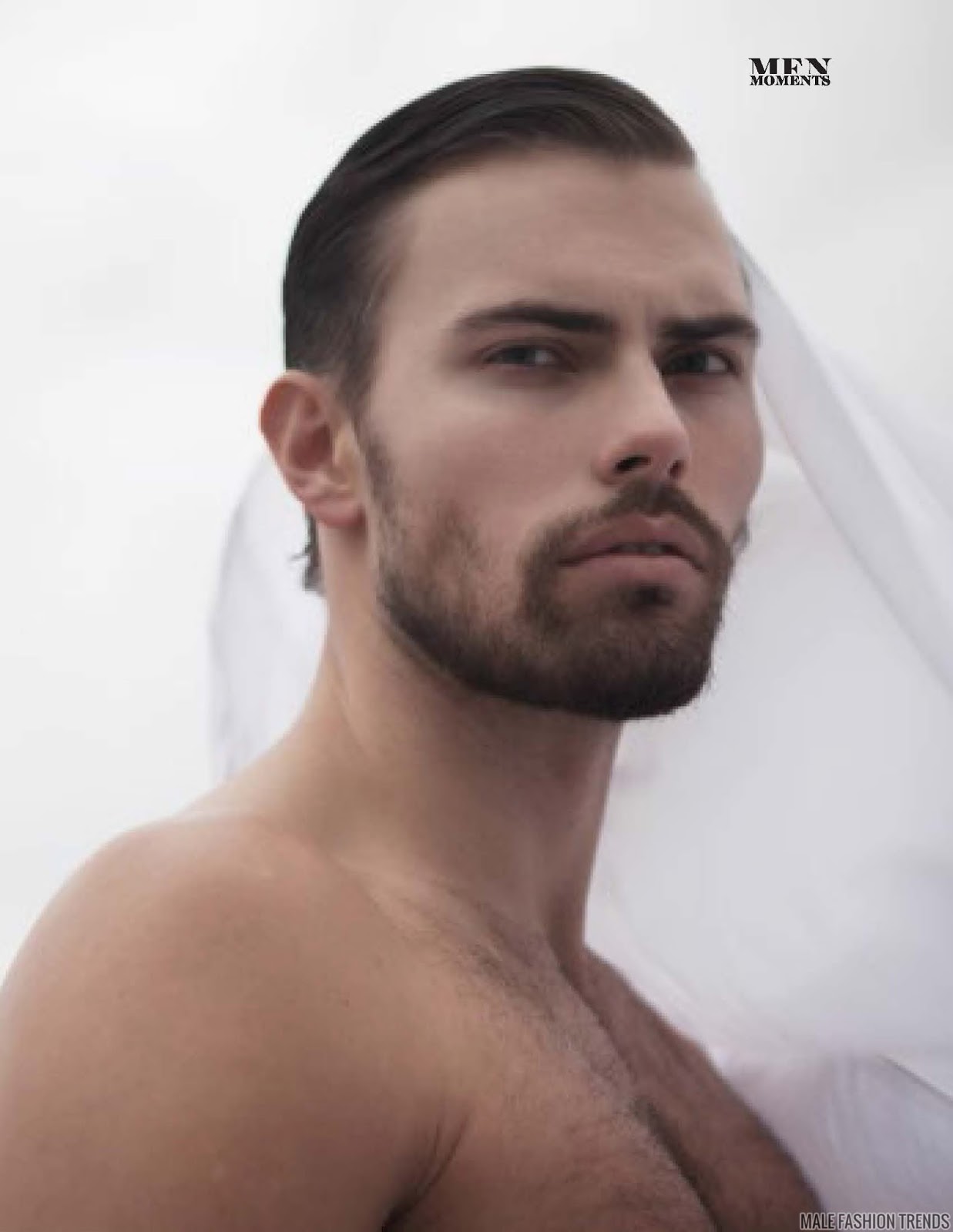 Andreas Eriksen para MEN Moments Magazine no. 18 por Brent Chua