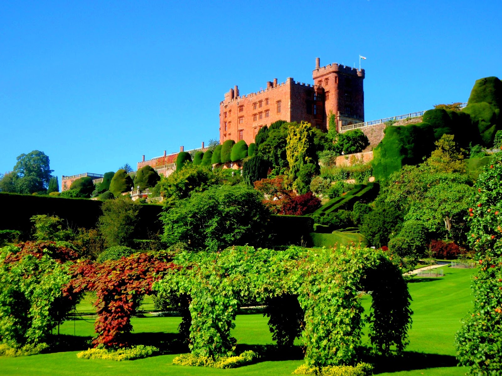 loveisspeed.......: Powis Castle is a medieval castle, fortress and ...