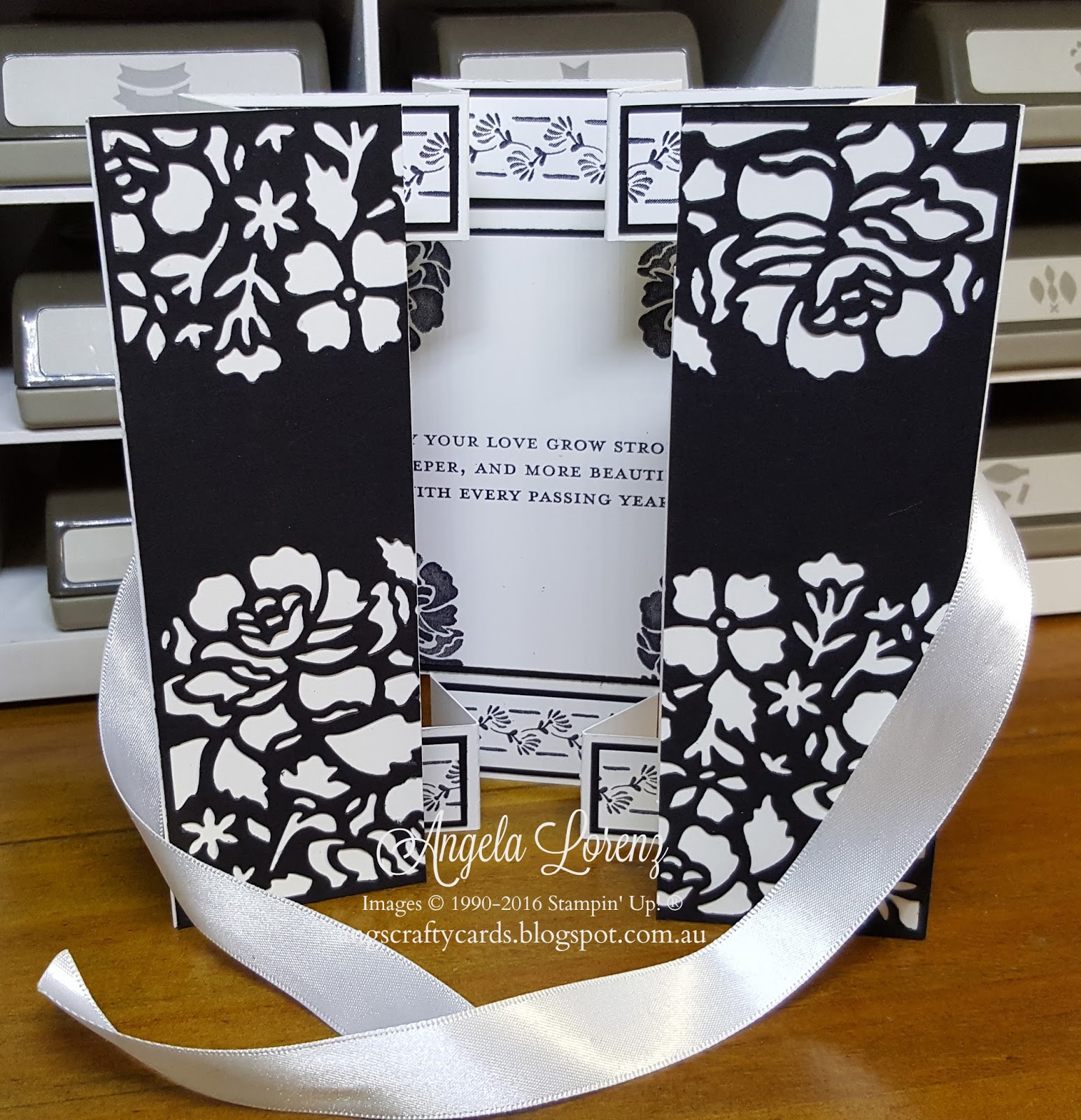 Angela Lorenz: Floral Phrases - Detailed Floral Thinlits