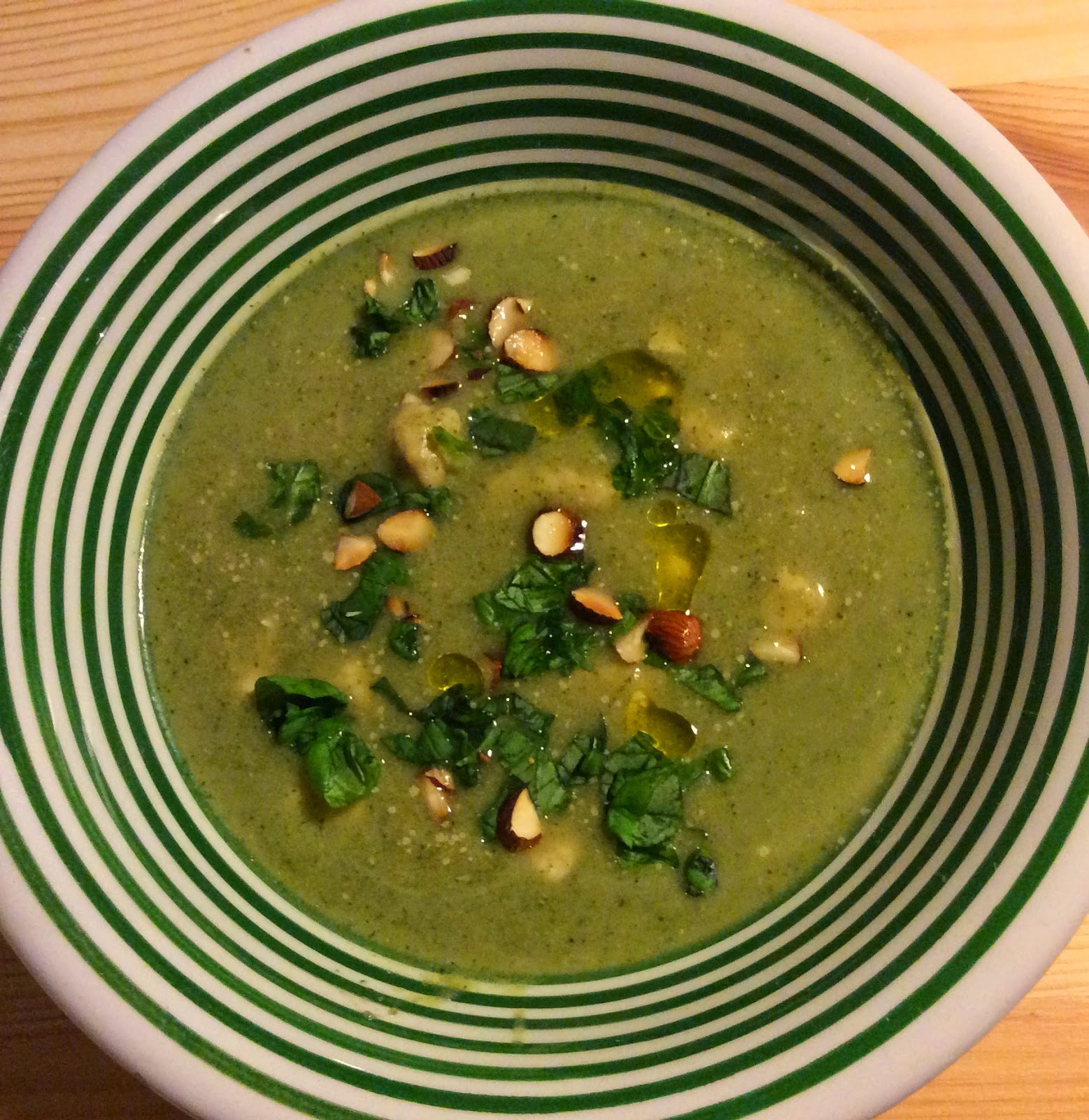 Anne Naturglad: Broccolisuppe med kylling