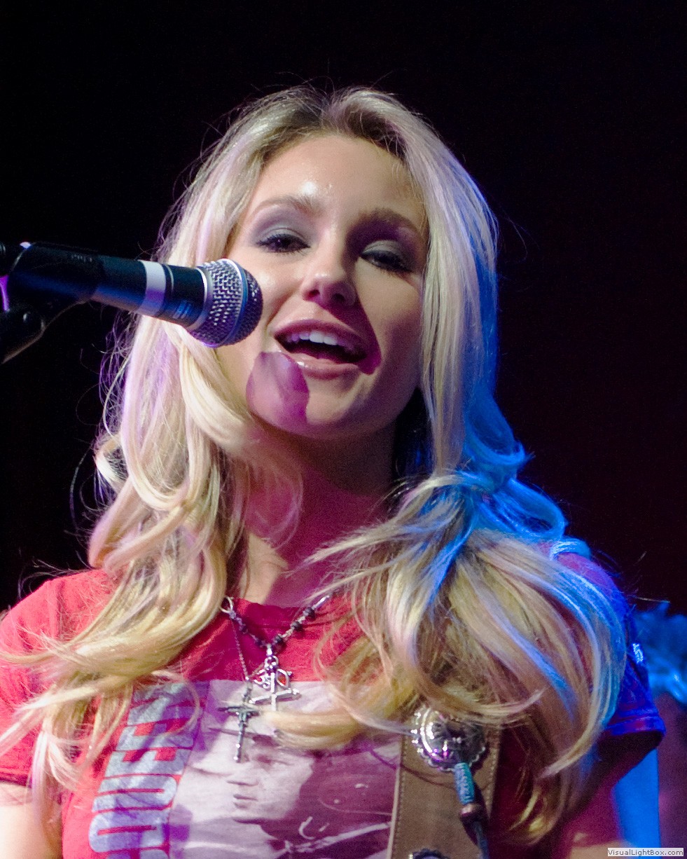 "KEYPOINT NEWS": A Runner-Up for Country Weekly's "HOTTEST BACHELORETTE ...