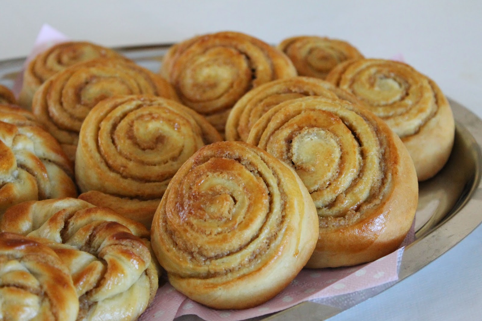 Tarun Taikakakut: Pullaa toffeetäytteellä