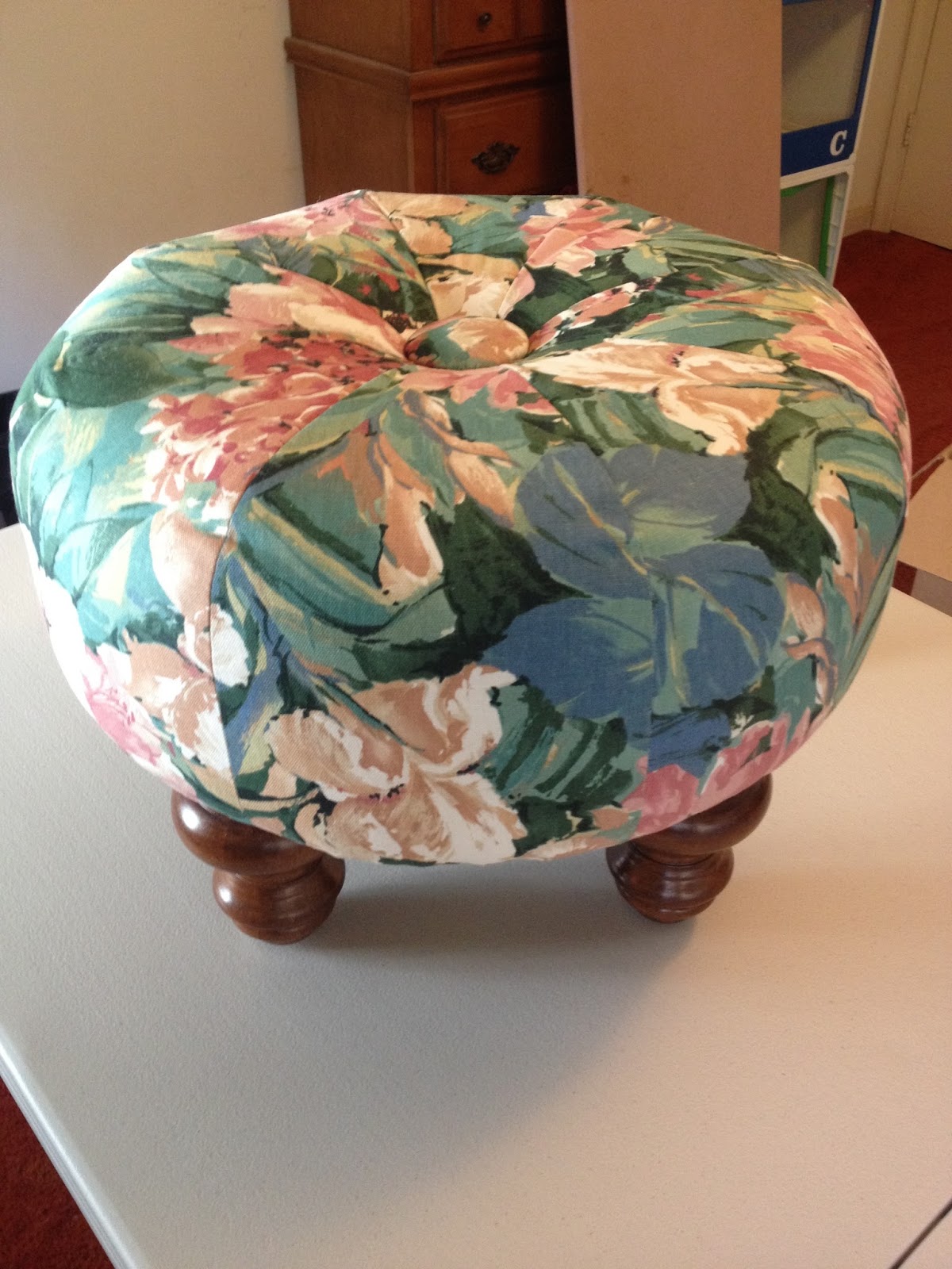 Susan's Quilt Creations: A Tuffet Is Born