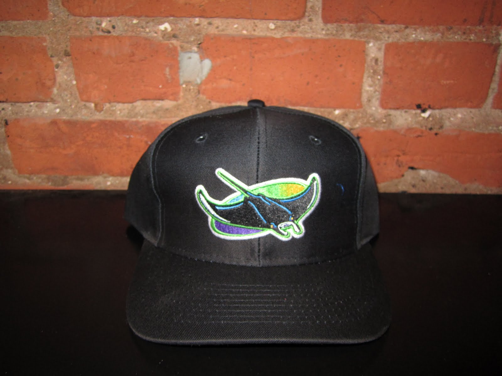 FLAT SPOT SKATE SHOP: VINTAGE SNAPBACK HATS FROM THE 80'S AND 90'S