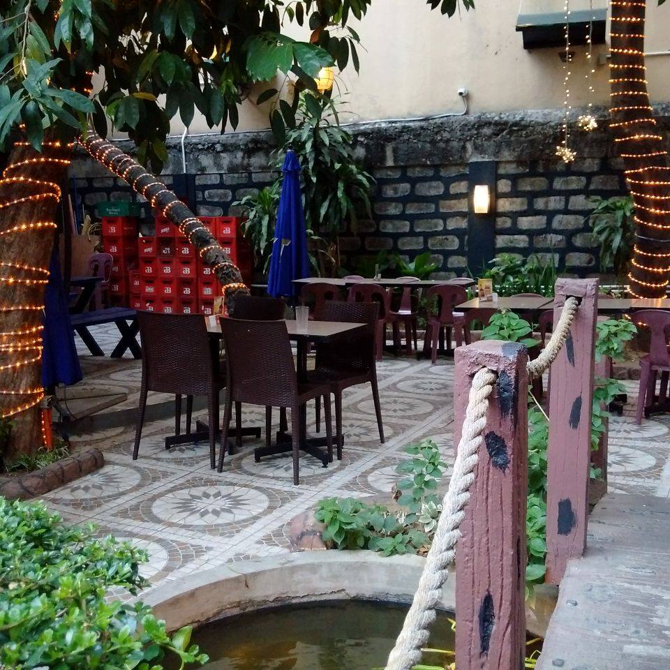 Lemon GreenTea: Chill Bar: Chillin' all-day, all-night!