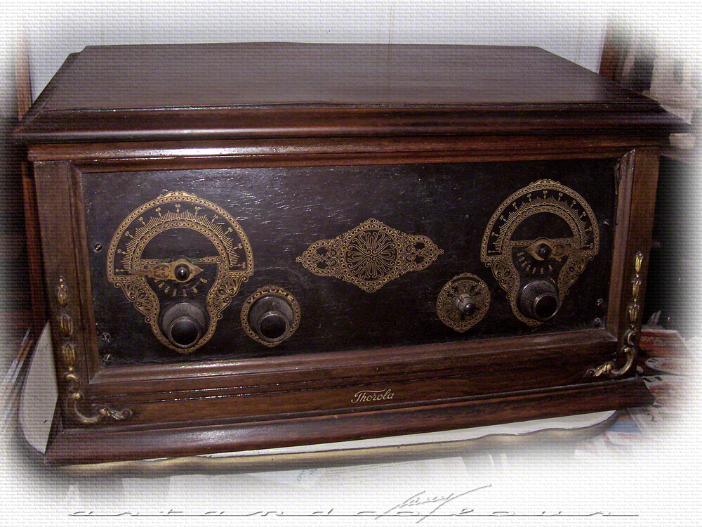 casey/artandcolour: Were FDR's Fireside Chats Heard on my Radio?