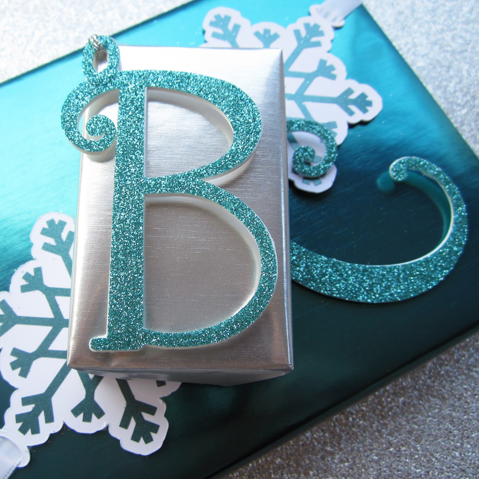 Silhouette UK: How to Add a Hanging Loop