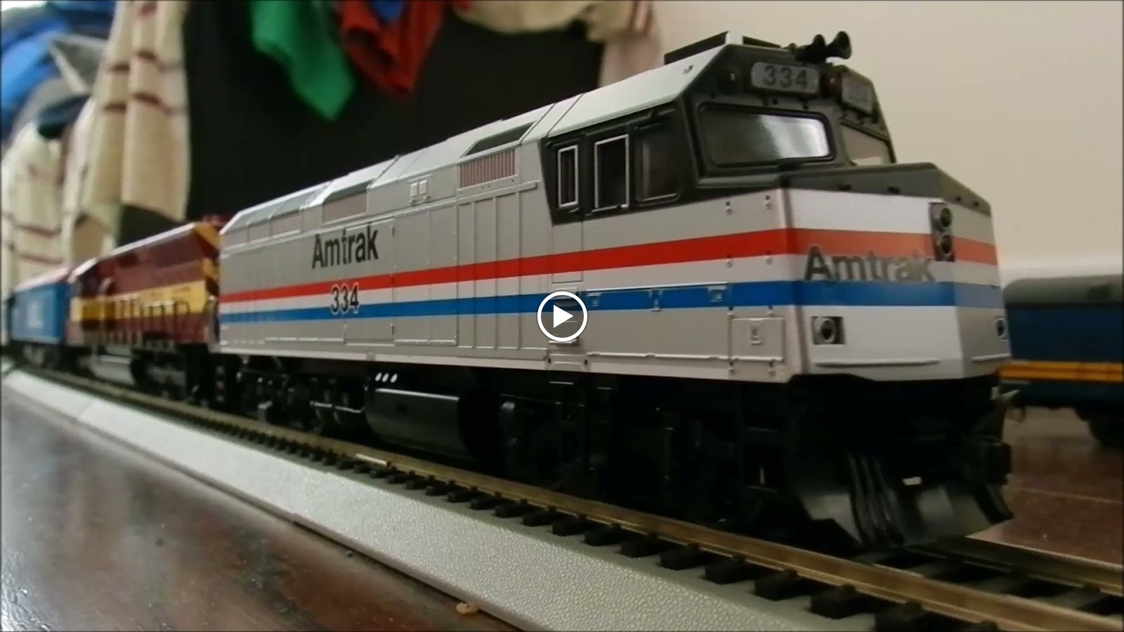 TTCVIAFan25, Updates, Reviews, and more!: KATO HO EMD F40PH review