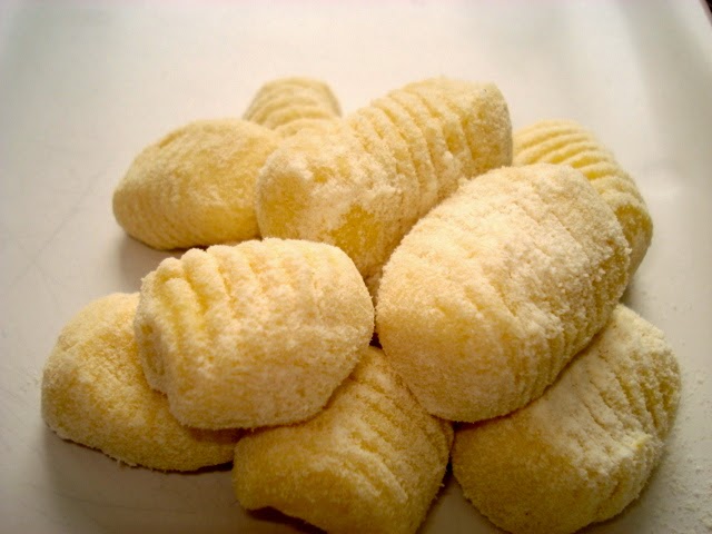 Gnocchi al ragu' bolognese semplice (Gnocchi with easy bolognese sauce)