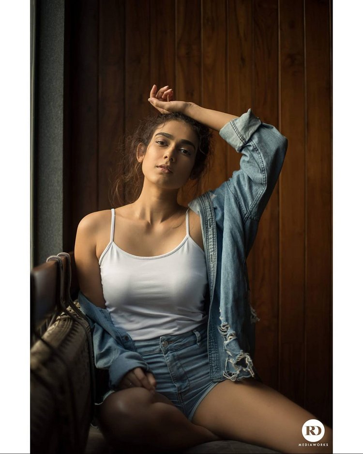 Aakanksha Singh Latest Hot Photoshoot Stills