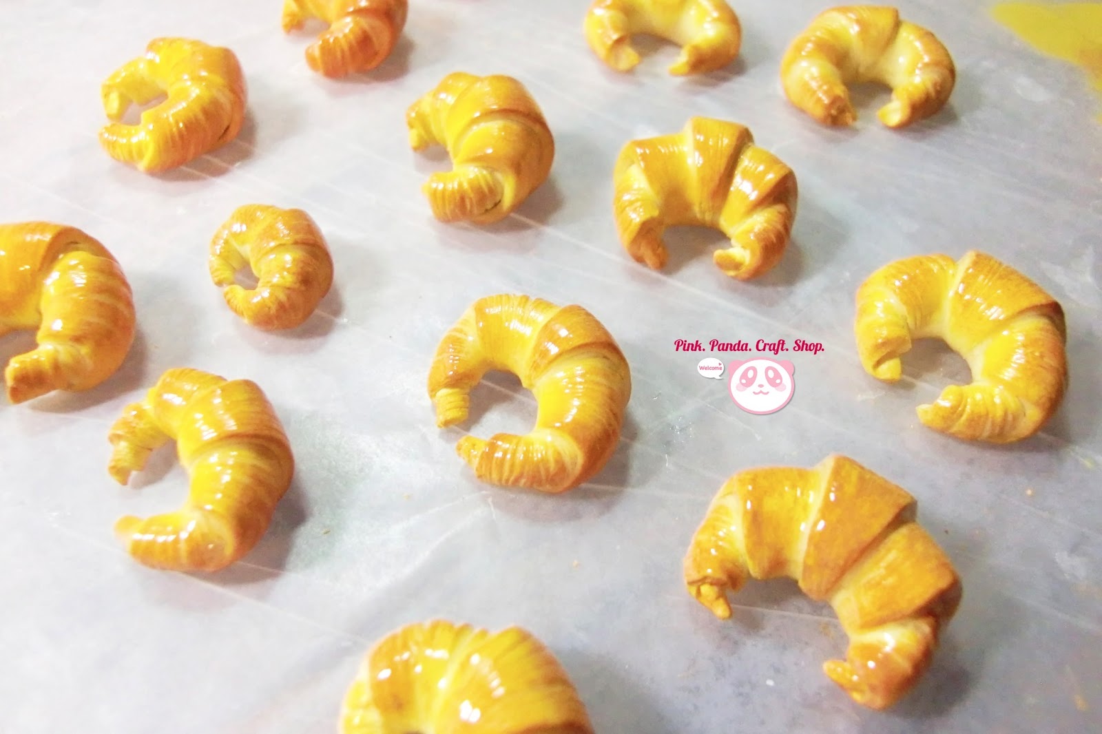 PinkPandaCraftShop: How to make polymer clay croissant~