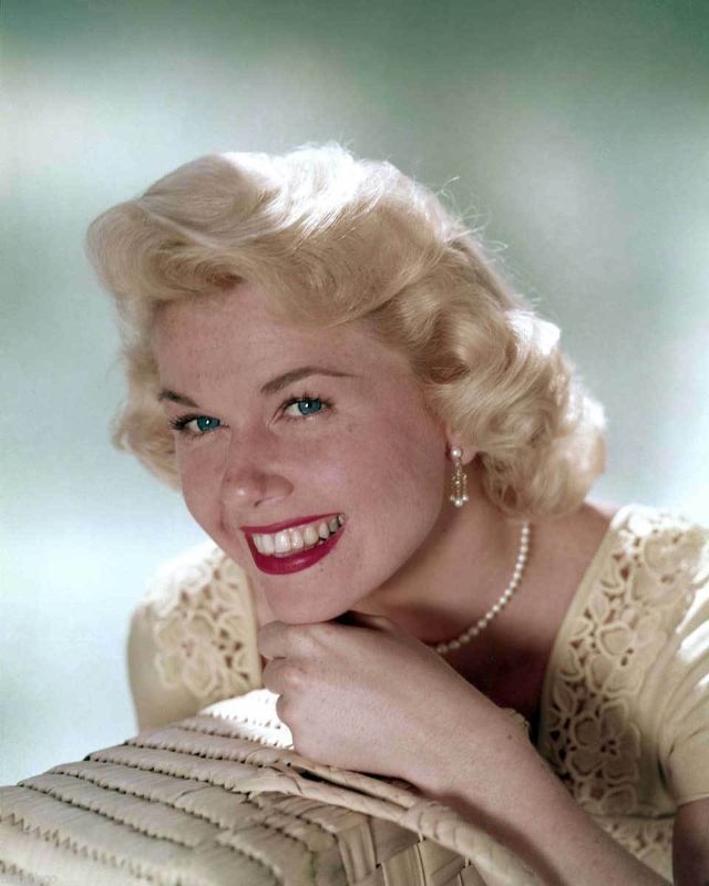 30 Wonderful Color Photographs of Doris Day, America’s Box-Office ...