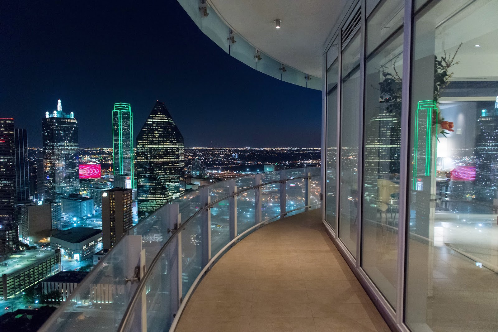 #WhyMuseumTower: 10 Reasons to Live at Museum Tower - Museum Tower Dallas