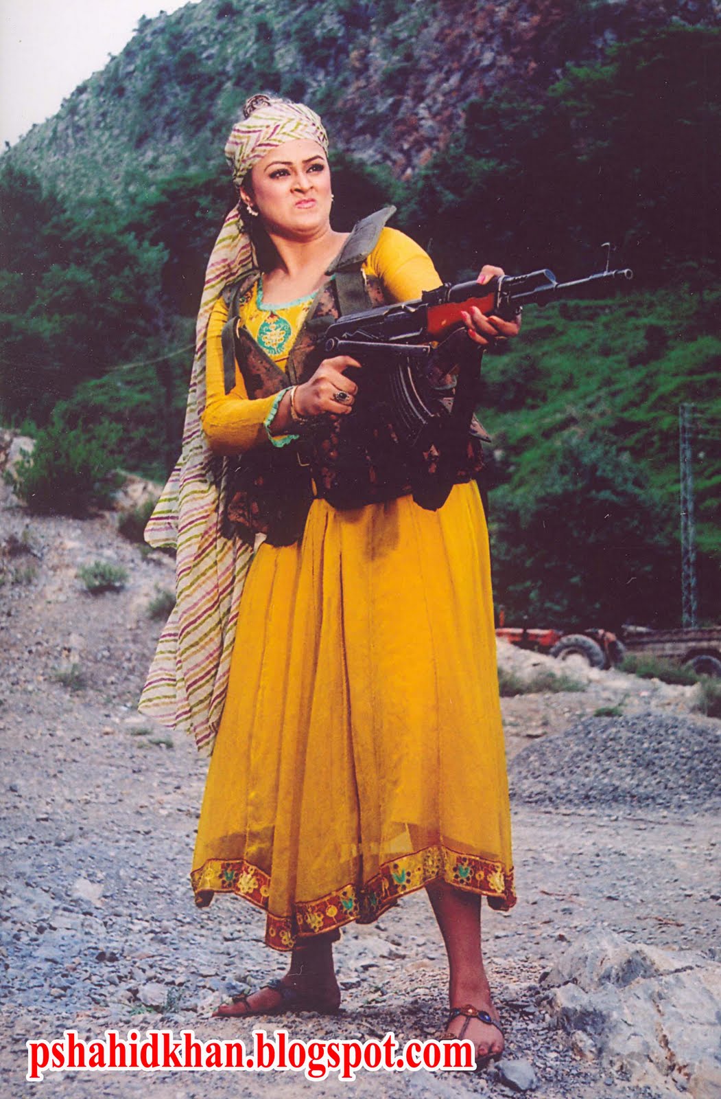 Pashto Cinema New Actress Piya Khan New Film "Nangyaly" Snaps