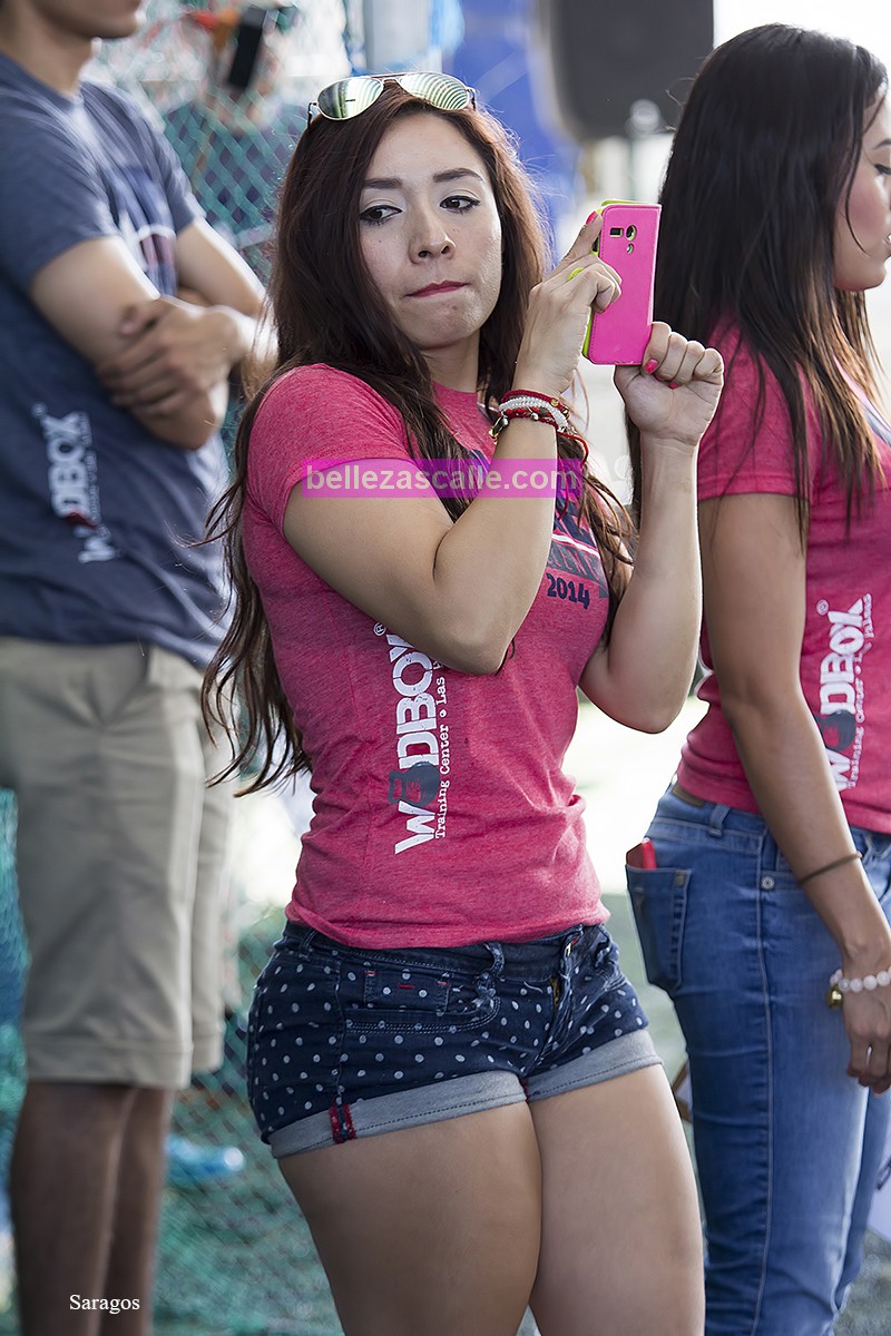 Mujeres Con Piernas Sexys En Micro Shorts Mujeres Bellas En La Calle