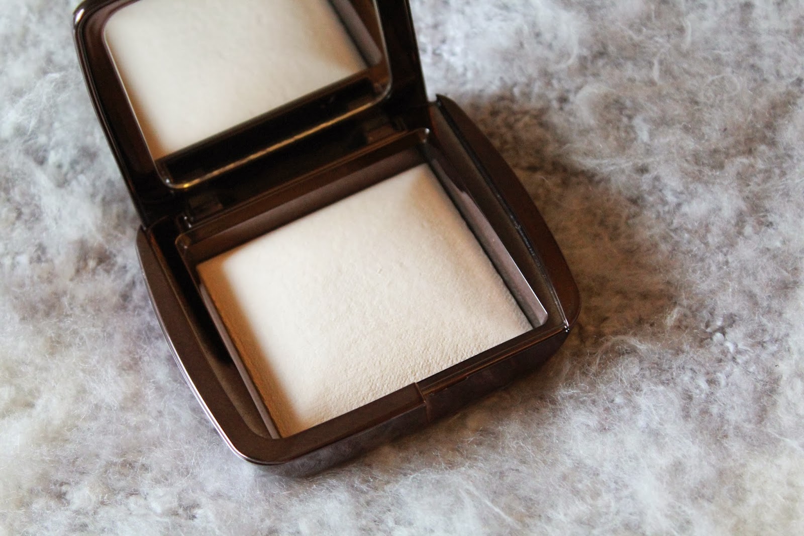 Hourglass Ambient Light in Ethereal - Inthefrow