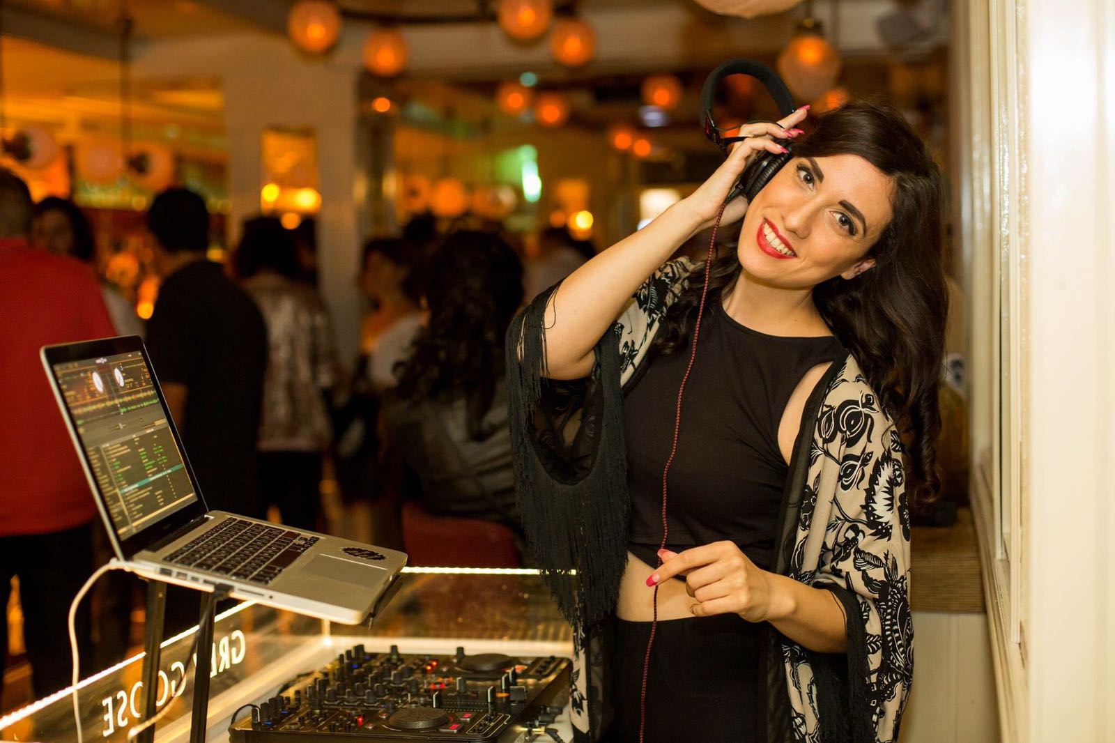 Rosantique, Pin Up DJ & Singer - ¡Como tú no hay nadie!.. Hagas lo que ...