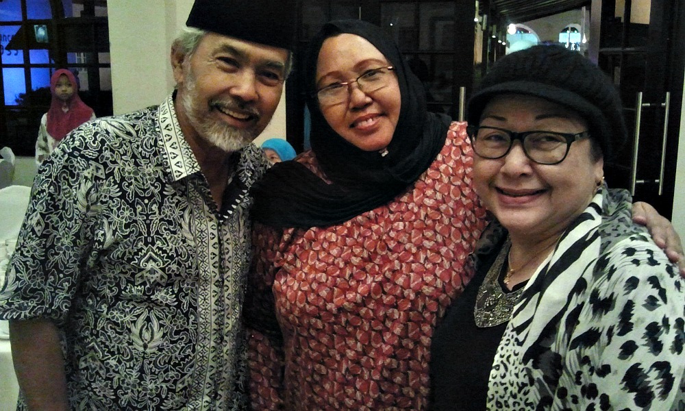 Zulkifli Zain dan isterinya Normala. Mala juga pernah 6 bulan buta ...