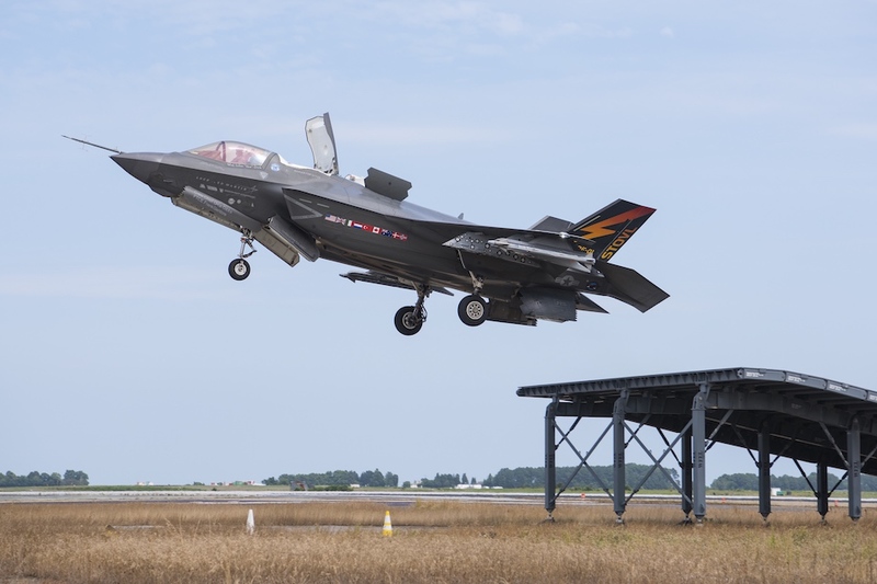MIRAGEC14: UK clears F-35B for take-off from Royal Navy's HMS Queen ...