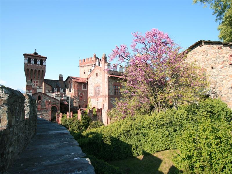 art 4 logic: Extraordinary Medieval Castle Piemonte Torino, TO 10018 ...