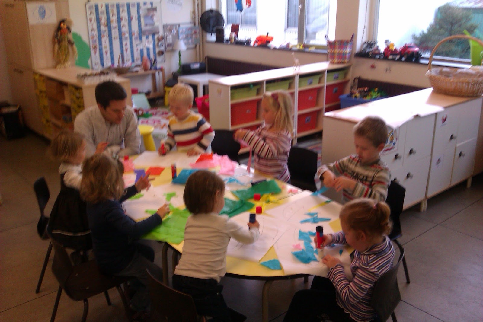 Freinet on the MOVE - Blog oudste kleuters: scheuren en plakken