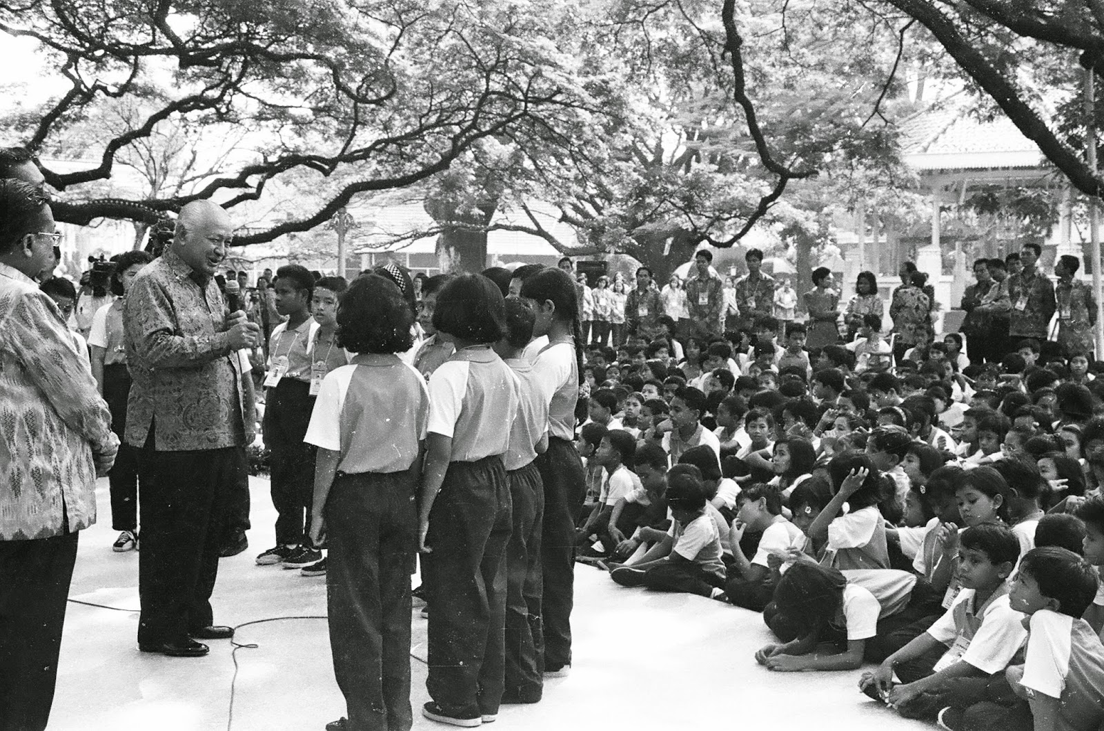 Pak Harto dan Anak-anak Indonesia | PUSAT DATA