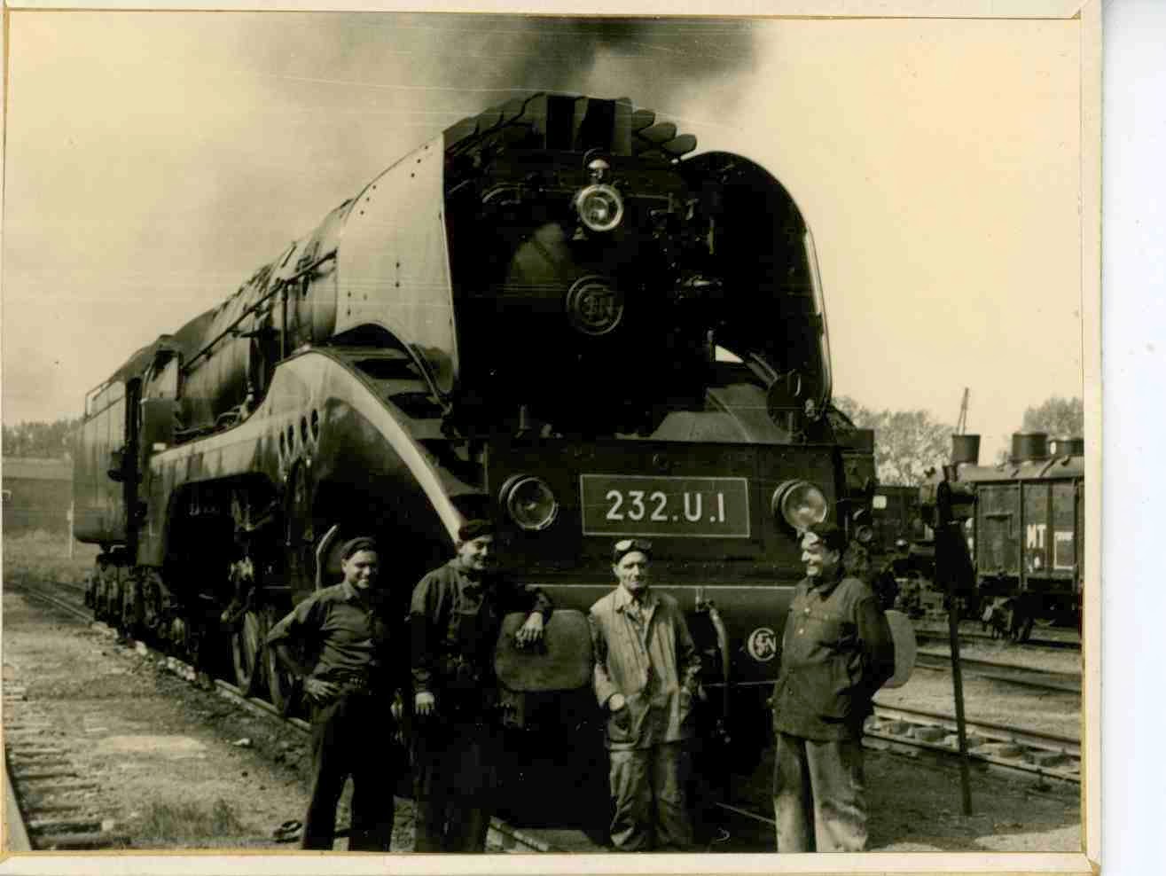 Hugues VINCENT: + SNCF Locomotive à vapeur 232 U1 Dépot La Chapelle