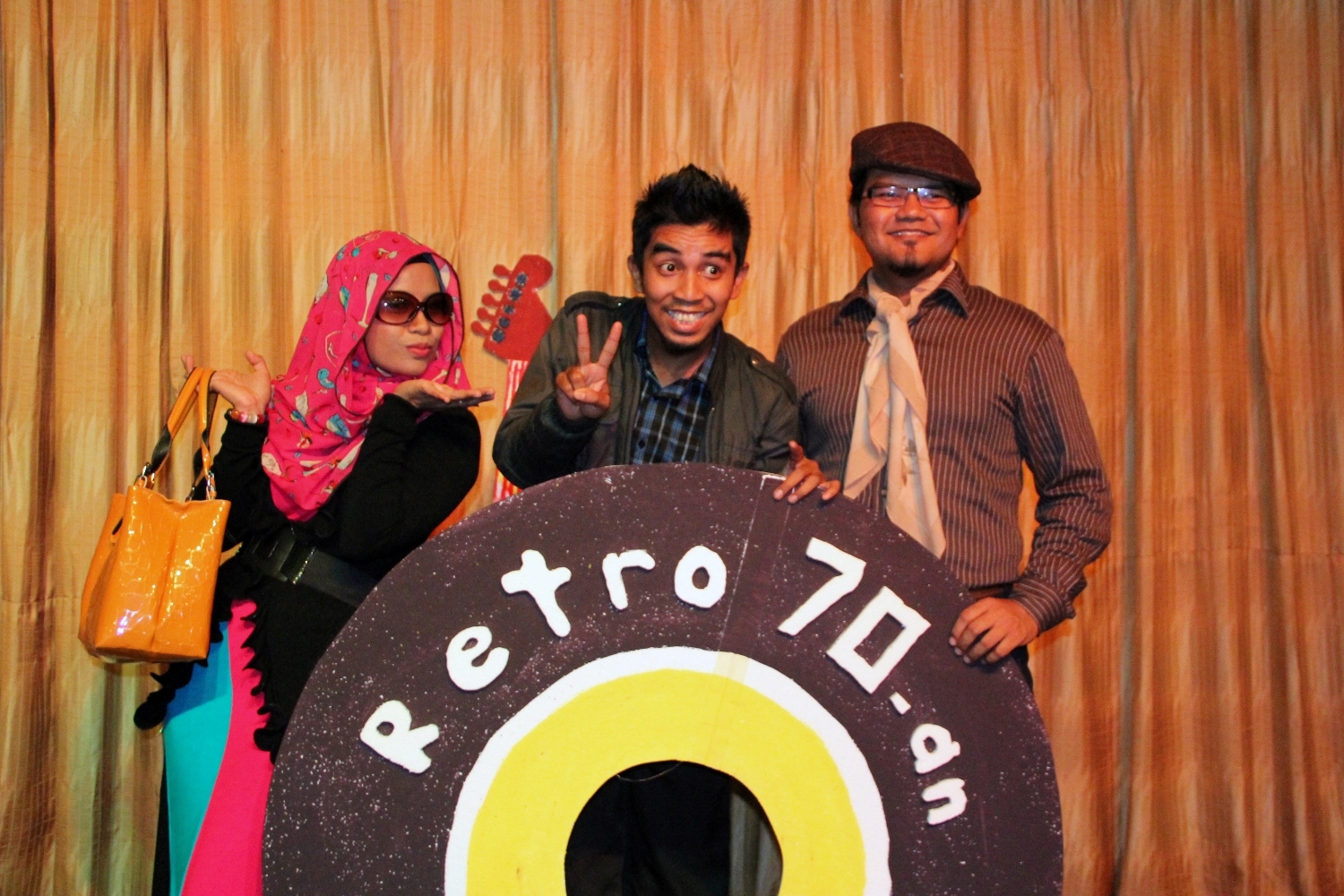 Mirror mirror on the wall... Who's the beautiful of the all...: Majlis ...