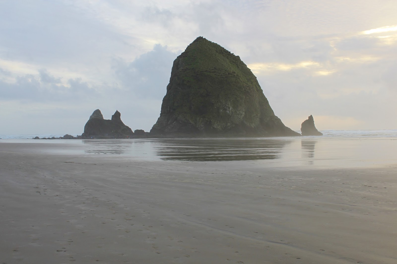 Life's a Trip: Oregon: Haystack Rock>>Seaside>>Astoria