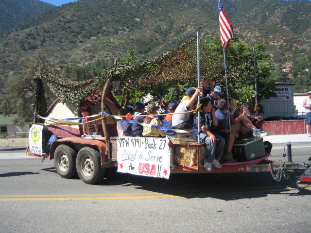 Michi's Mountain Life: Cub Scout Float at Fiesta Days