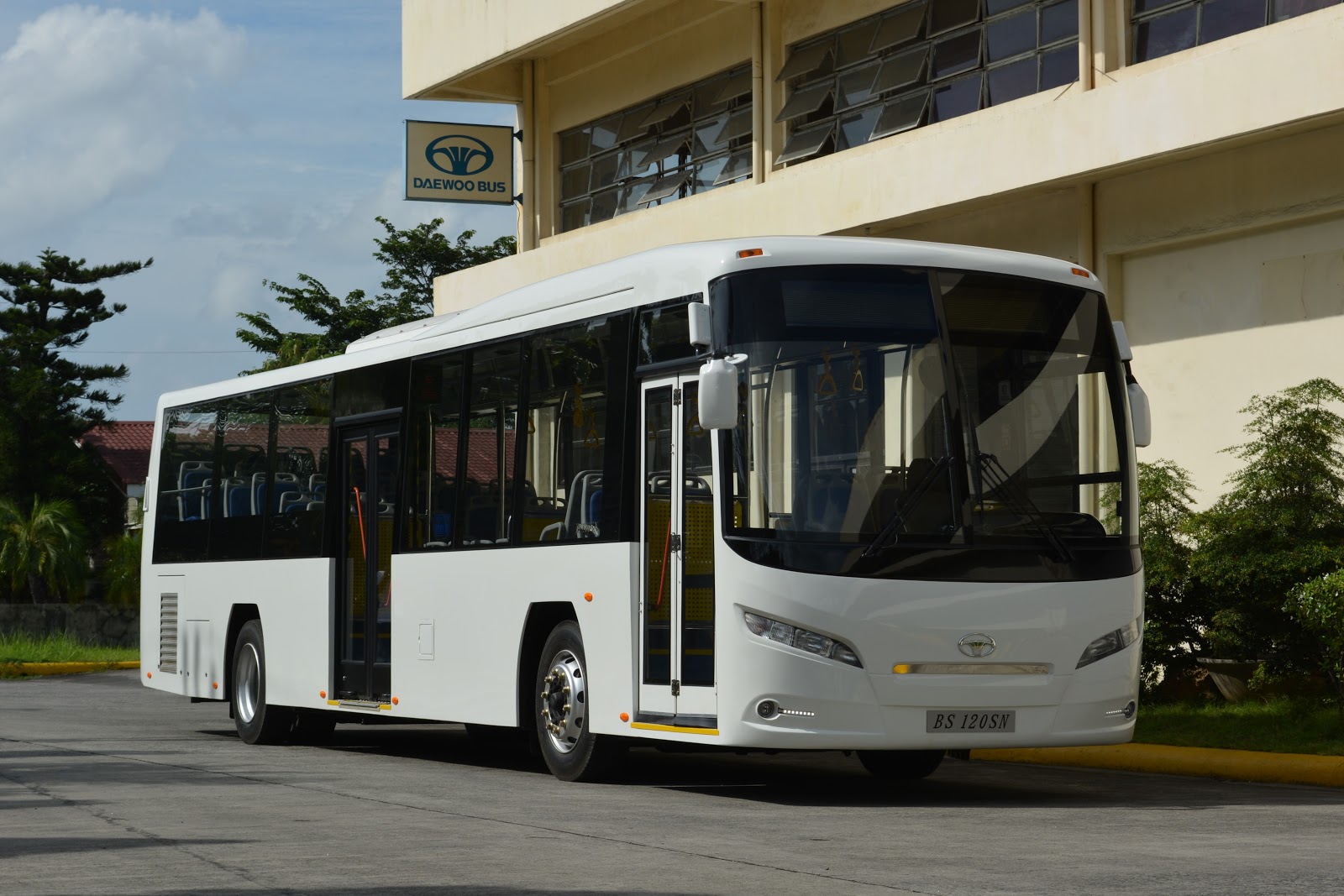 Amazing Jing for Life: NEW DAEWOO LOW FLOOR BUS REDEFINES PUBLIC ...