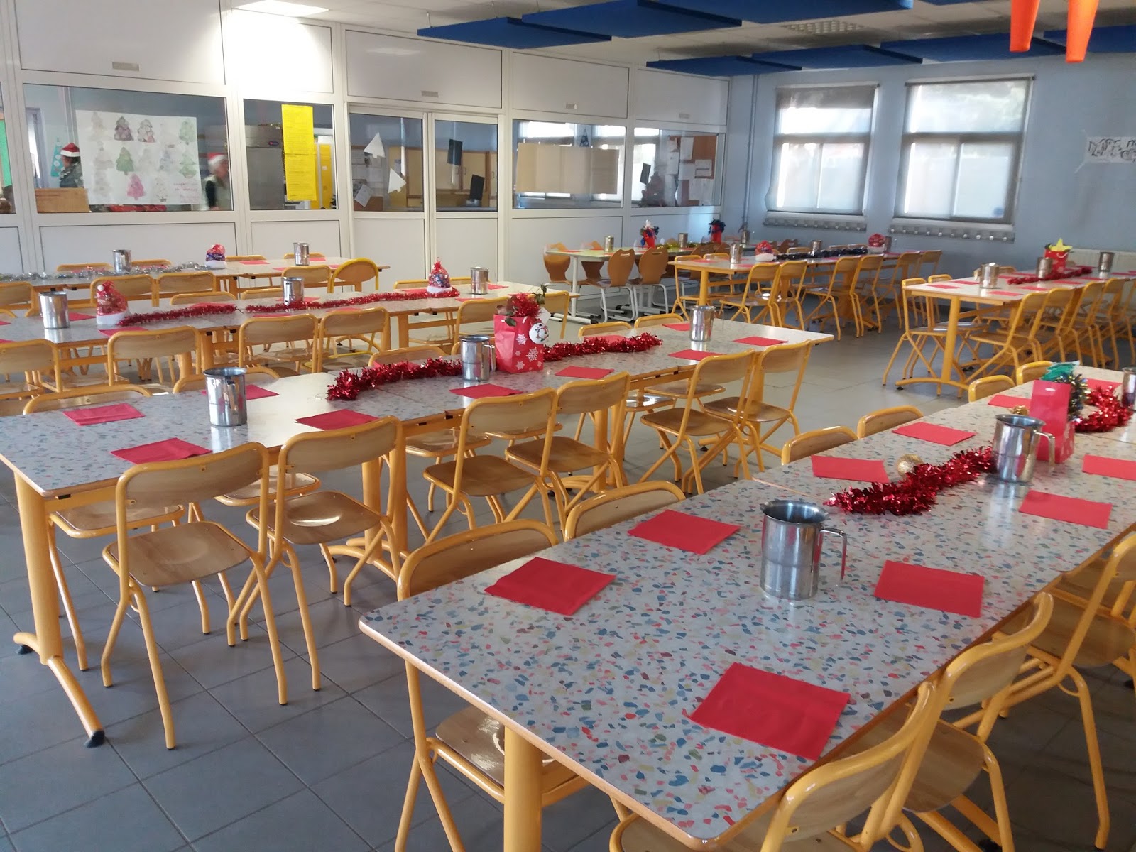 CPER: Décoration cantine - Repas de noël