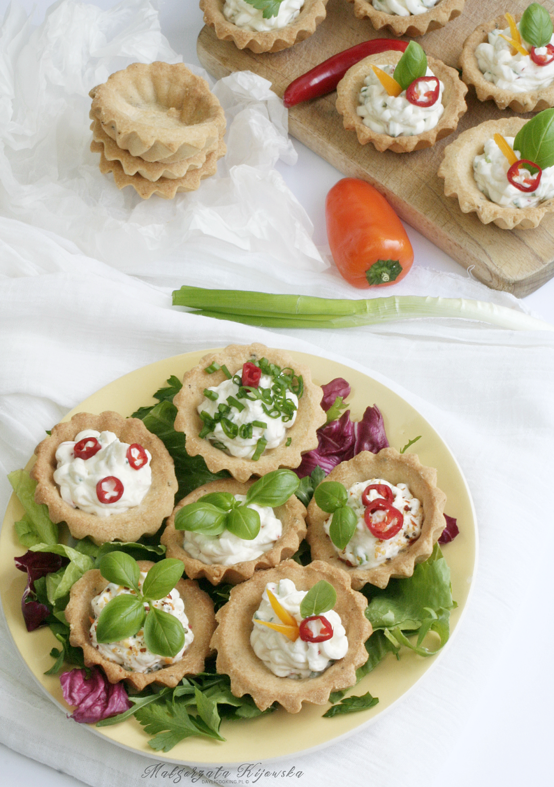 Wytrawne kruche babeczki z pikantnym kremem twarożkowym z fetą ...