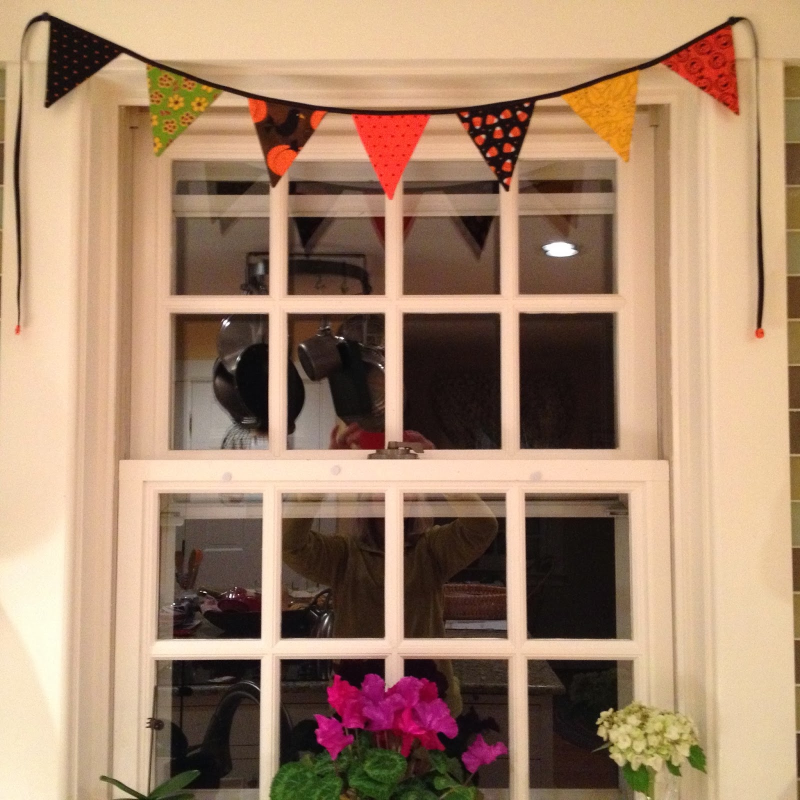 mynestofyarnandbuttons: Happy Kitchen Window Buntings