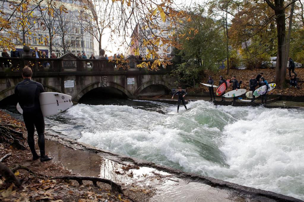 Surfing in the City: Munich’s Eisbach ~ Kuriositas