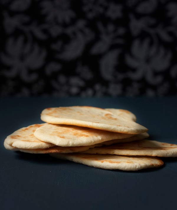 PAN NAAN DE COCO CON RAITA DE REMOLACHA - Sweet And Sour
