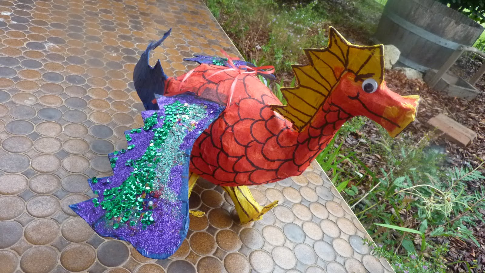 Crafty Cow Creations: how to make a dragon pinata