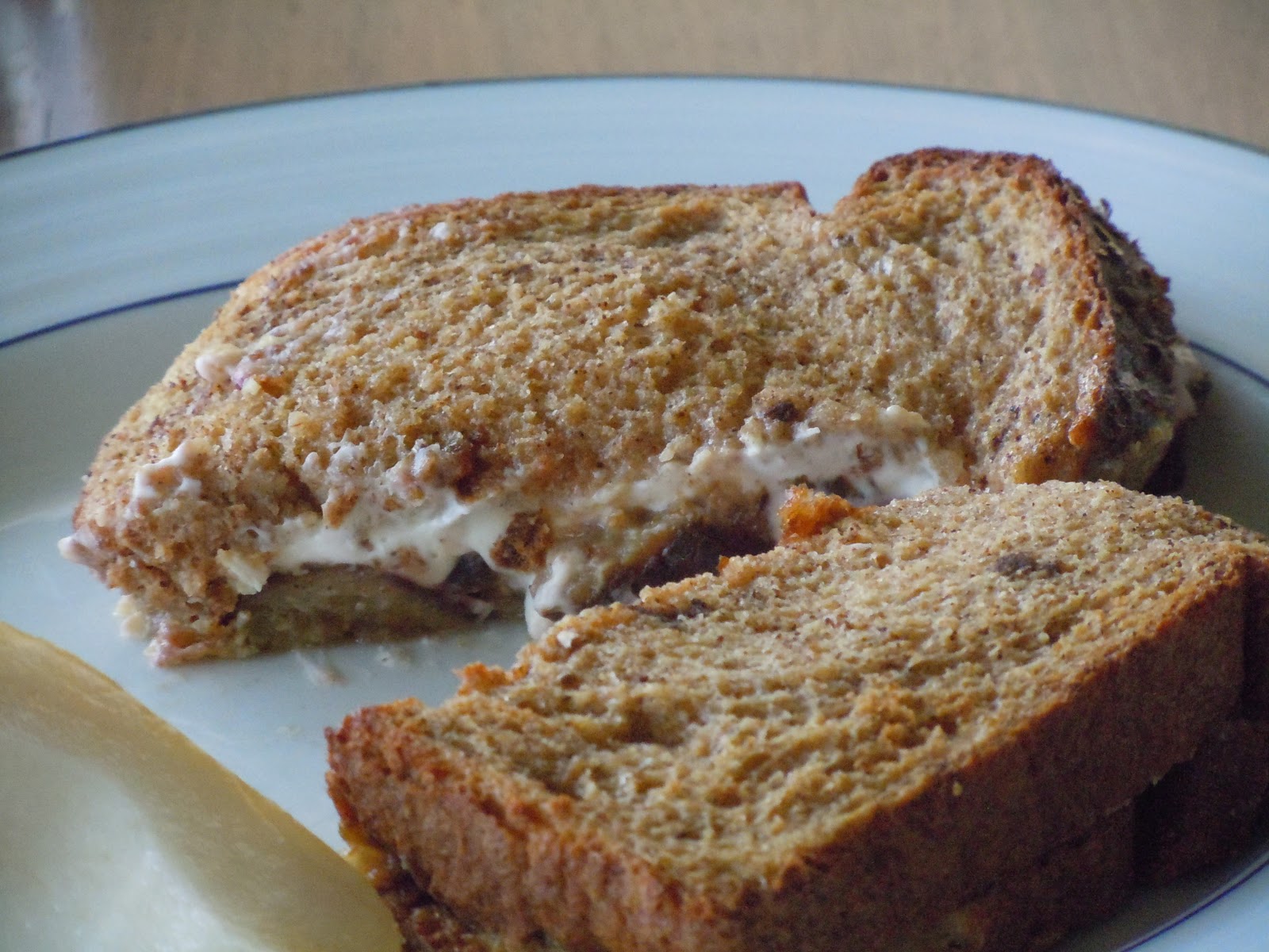 Quick Breakfasts for Moms in a Hurry: Cheese, honey and fig French toast