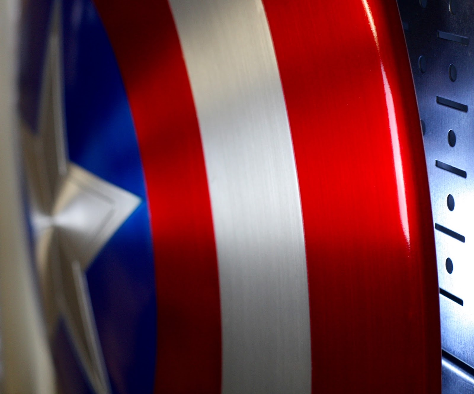 GEEK DIY BAM!: MARVEL CAPTAIN AMERICA 1:1 REPLICA SHIELD WALL DISPLAY ...
