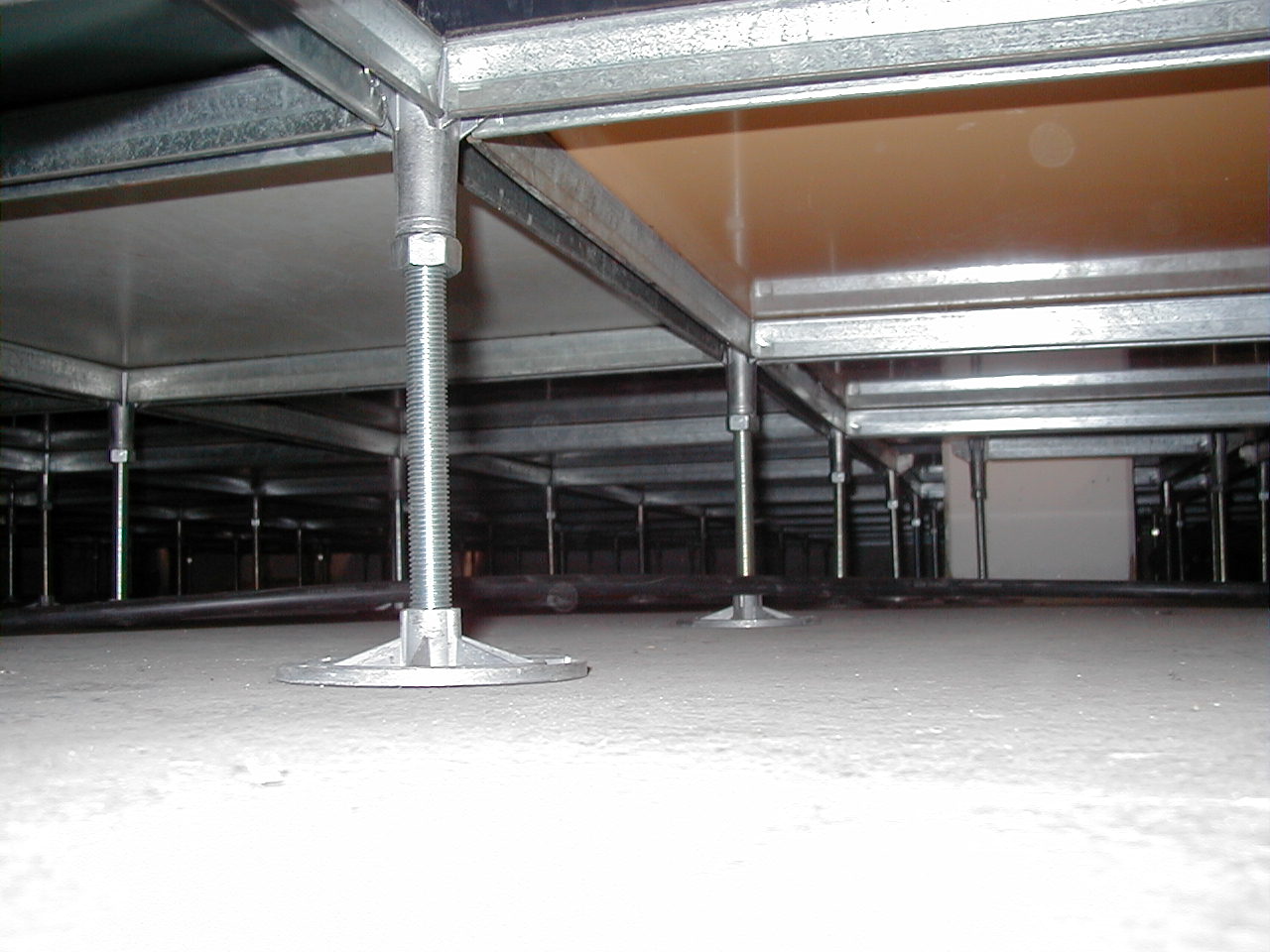 Ezine Articles Blog: Advancements in Flooring: Raised Floor Systems