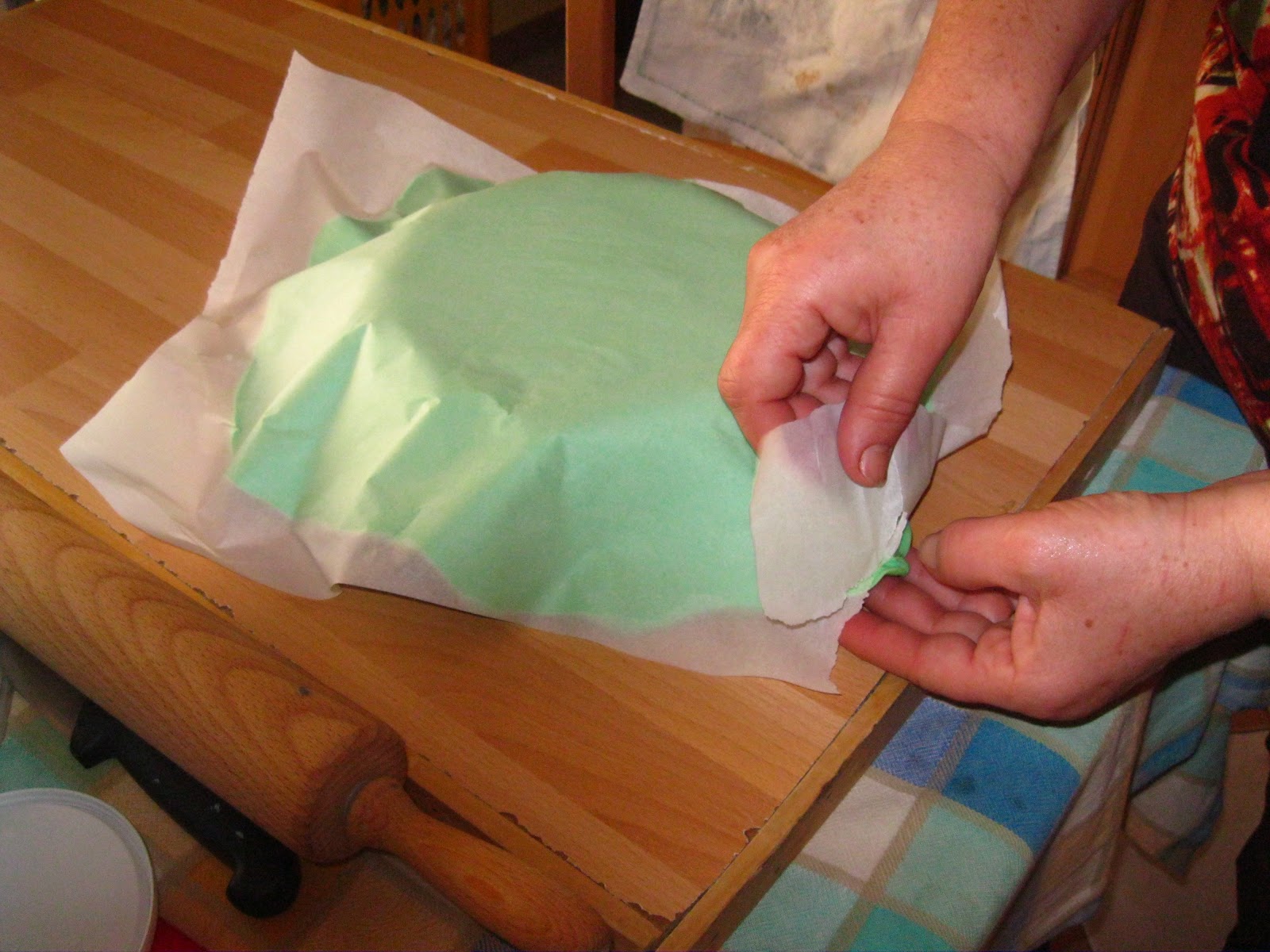 Dolci e Pasticci con Rit: COME RIVESTIRE UNA TORTA CON LA PASTA DI ...