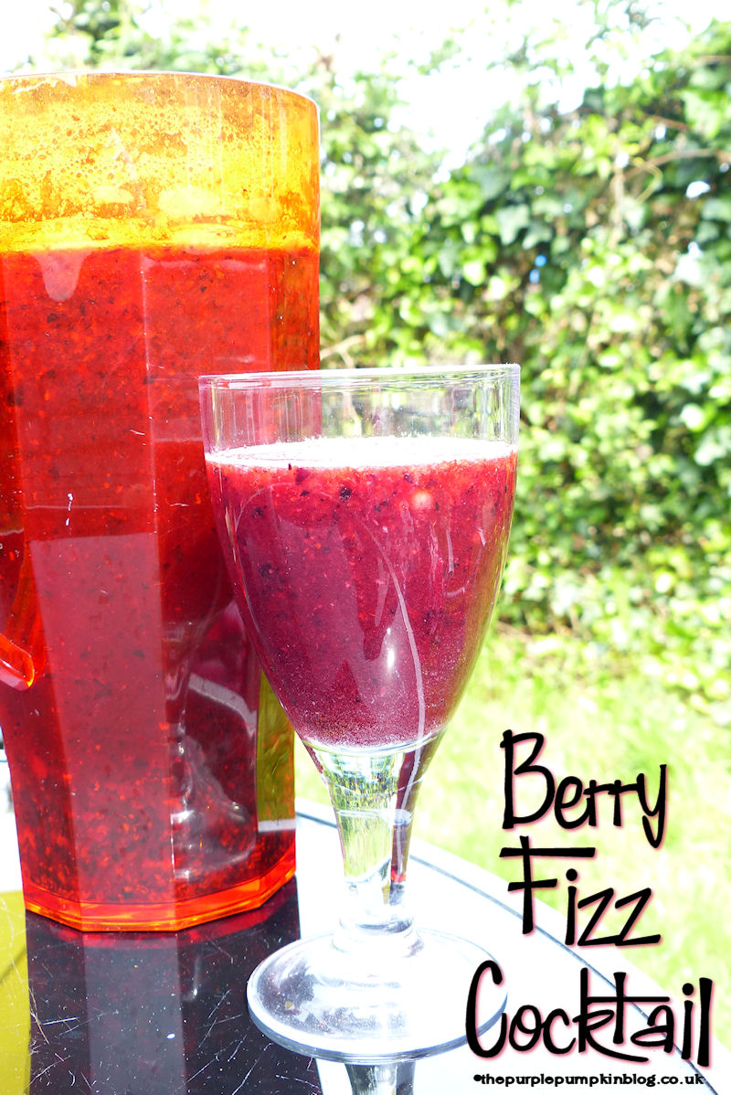 Non-Alcoholic Berry Fizz Cocktail