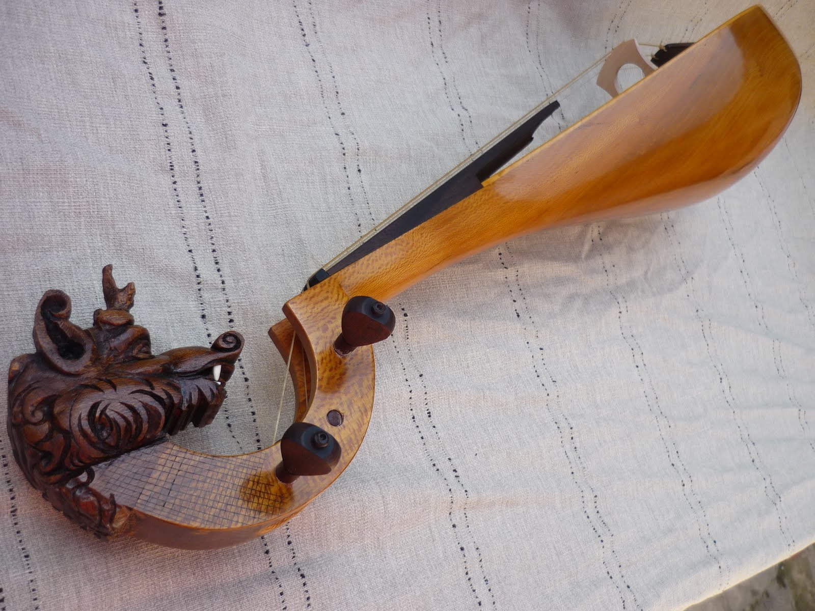 Instrumentos antiguos Zanfona o Hurdy Gurdy: rabel