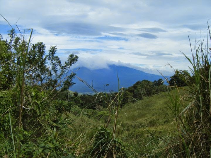 Upland Peasant: Mt. Manabo, Biak-na-Bundok and Mt. Malipunyo 10/30/2010