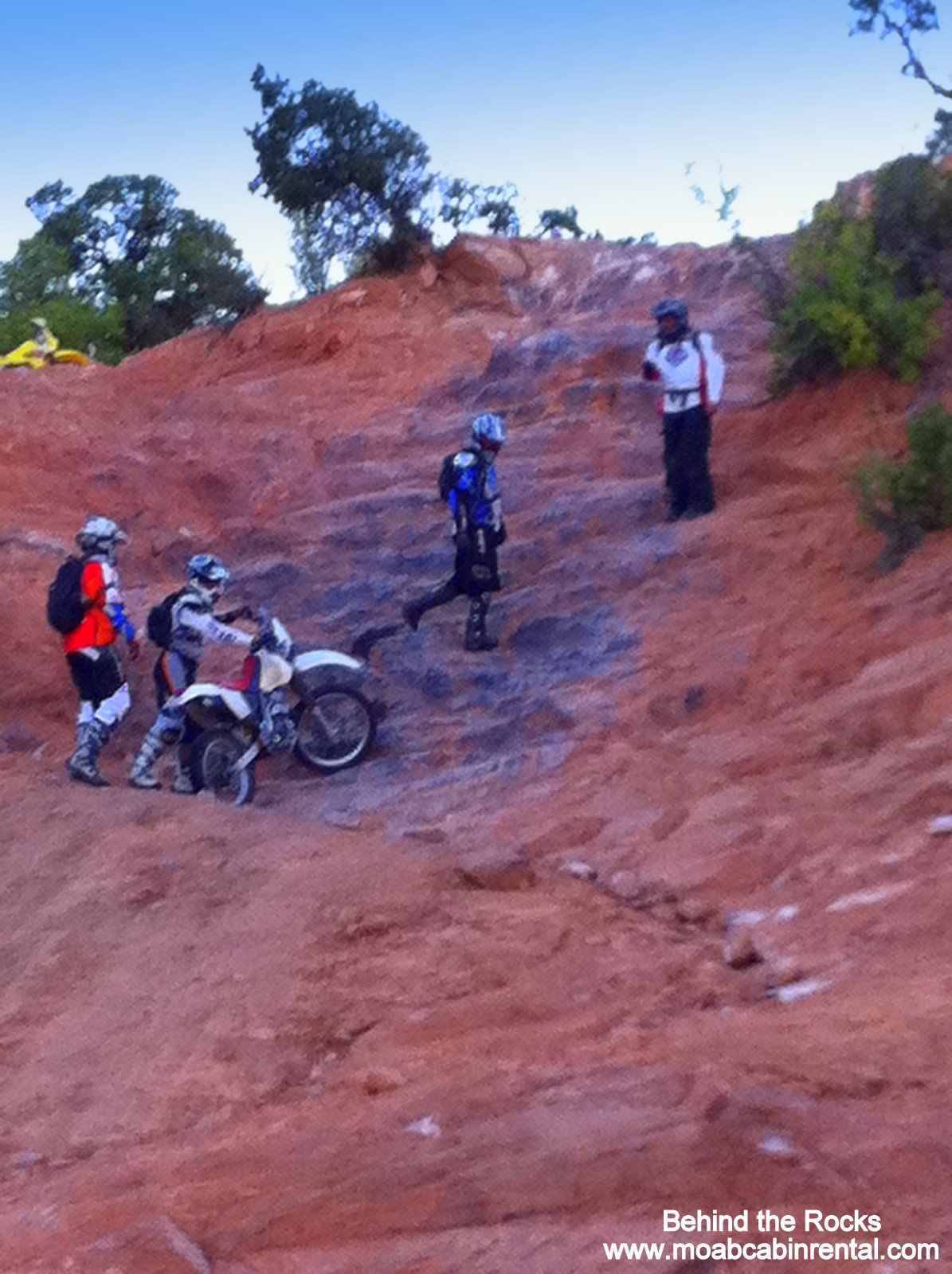 Moab Cabin: Behind the rocks trail Moab Utah