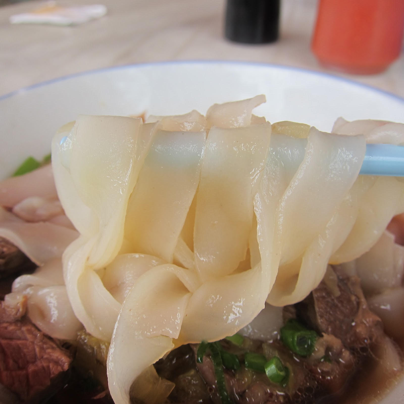 Review of Kuang Fei Tangkak Beef Noodles in Tangkak Johor 东甲牛腩面 |Tony ...