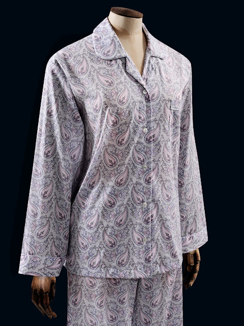 warhammer-40k-space-marine: BRITAIN'S FASHIONISTAS ARE WEARING... PYJAMAS